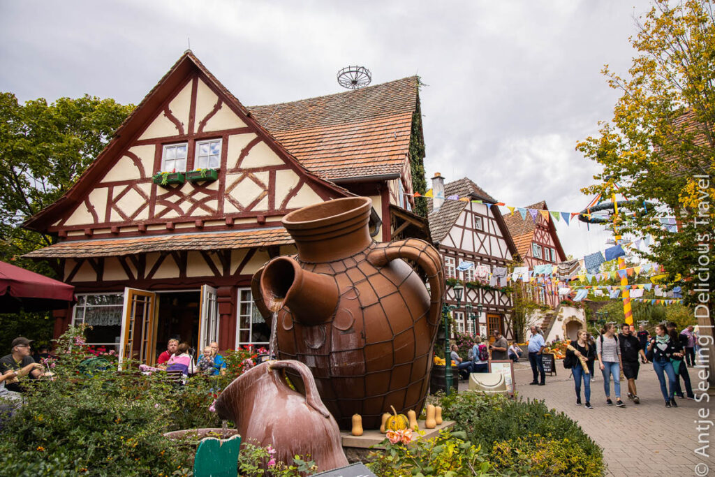 Erlebnispark Tripsdrill: Mit der Achterbahn in den Weinkeller ...